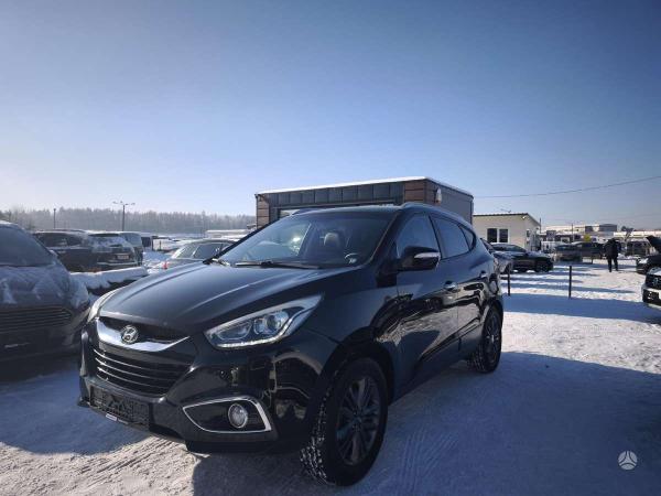 Black Hyundai ix35 2015 in Vilnius, with an engine capacity of 2.00 L and mileage of 289 thousand km for 7950 €, photo 1 on AUTOMOTO.COM.LV