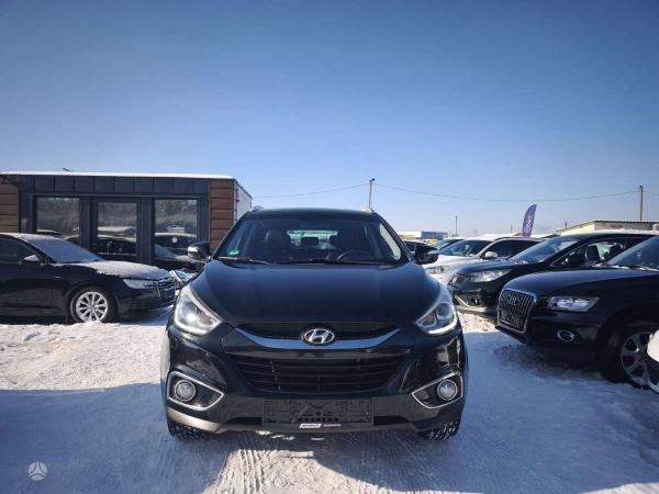 Black Hyundai ix35 2015 in Vilnius, with an engine capacity of 2.00 L and mileage of 289 thousand km for 7950 €, photo 2 on AUTOMOTO.COM.LV