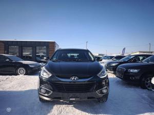 Black Hyundai ix35 2015 in Vilnius, with an engine capacity of 2.00 L and mileage of 289 thousand km for 7950 €, photo 2 on AUTOMOTO.COM.LV