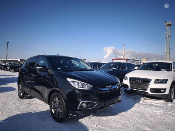 Black Hyundai ix35 2015 in Vilnius, with an engine capacity of 2.00 L and mileage of 289 thousand km for 7950 €, photo 3 on AUTOMOTO.COM.LV
