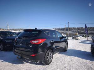 Black Hyundai ix35 2015 in Vilnius, with an engine capacity of 2.00 L and mileage of 289 thousand km for 7950 €, photo 4 on AUTOMOTO.COM.LV