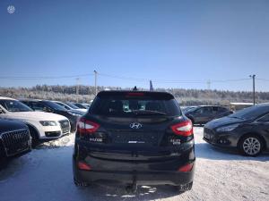 Black Hyundai ix35 2015 in Vilnius, with an engine capacity of 2.00 L and mileage of 289 thousand km for 7950 €, photo 5 on AUTOMOTO.COM.LV