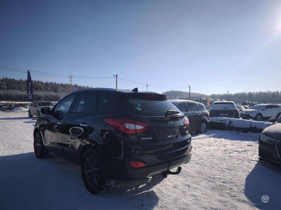 Black Hyundai ix35 2015 in Vilnius, with an engine capacity of 2.00 L and mileage of 289 thousand km for 7950 €, photo 6 on AUTOMOTO.COM.LV
