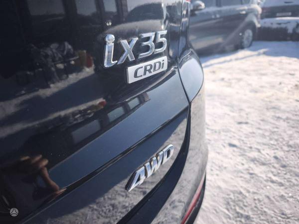 Black Hyundai ix35 2015 in Vilnius, with an engine capacity of 2.00 L and mileage of 289 thousand km for 7950 €, photo 7 on AUTOMOTO.COM.LV