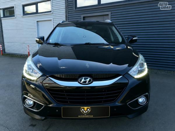 Black Hyundai ix35 2015 in Kretinga, with an engine capacity of 2.00 L and mileage of 251 thousand km for 8499 €, photo 1 on AUTOMOTO.COM.LV