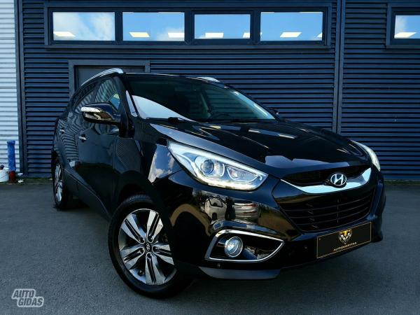 Black Hyundai ix35 2015 in Kretinga, with an engine capacity of 2.00 L and mileage of 251 thousand km for 8499 €, photo 3 on AUTOMOTO.COM.LV