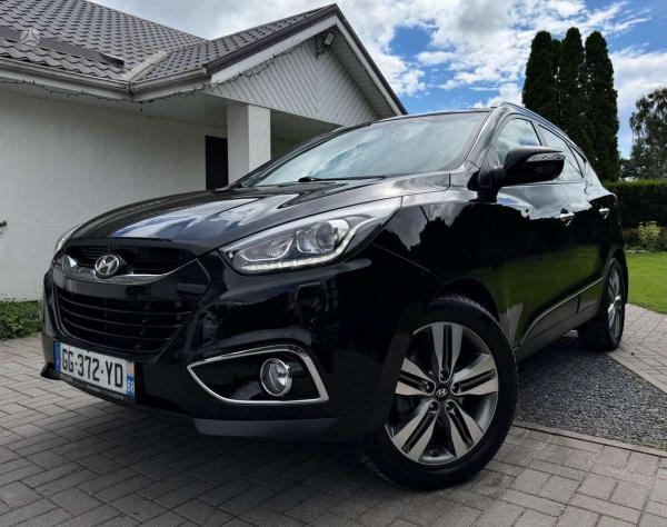 Black Hyundai ix35 2015 in Kaunas, with an engine capacity of 2.00 L and mileage of 194 thousand km for 9350 €, photo 1 on AUTOMOTO.COM.LV