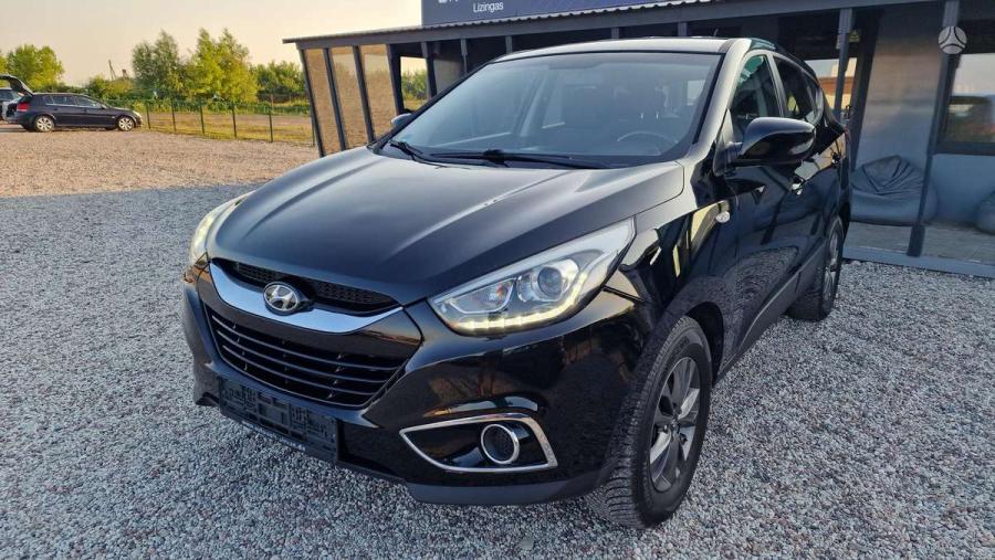 Black Hyundai ix35 2015 in Kretinga, with an engine capacity of 2.00 L and mileage of 189 thousand km for 7650 €, photo 6 on AUTOMOTO.COM.LV
