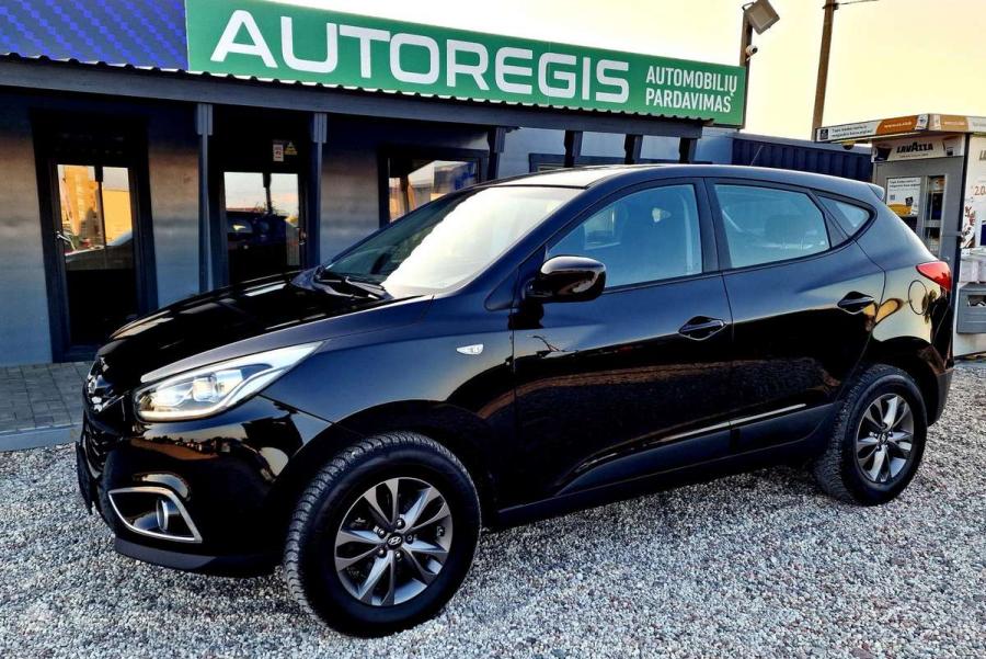 Black Hyundai ix35 2015 in Kretinga, with an engine capacity of 2.00 L and mileage of 189 thousand km for 7650 €, photo 12 on AUTOMOTO.COM.LV