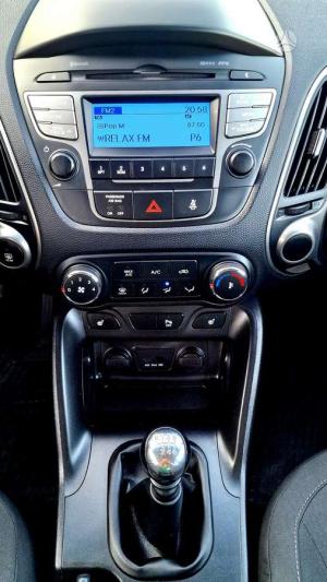 Black Hyundai ix35 2015 in Kretinga, with an engine capacity of 2.00 L and mileage of 189 thousand km for 7650 €, photo 32 on AUTOMOTO.COM.LV