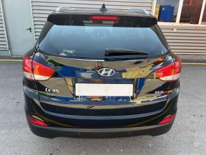 Black Hyundai ix35 2015 in Taurage, with an engine capacity of 1.69 L and mileage of 268 thousand km for 6400 €, photo 5 on AUTOMOTO.COM.LV