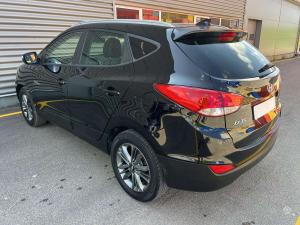 Black Hyundai ix35 2015 in Taurage, with an engine capacity of 1.69 L and mileage of 268 thousand km for 6400 €, photo 6 on AUTOMOTO.COM.LV