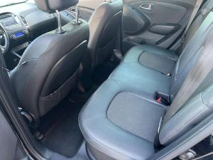 Black Hyundai ix35 2015 in Taurage, with an engine capacity of 1.69 L and mileage of 268 thousand km for 6400 €, photo 10 on AUTOMOTO.COM.LV