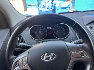 Black Hyundai ix35 2015 in Taurage, with an engine capacity of 1.69 L and mileage of 268 thousand km for 6400 €, photo 13 on AUTOMOTO.COM.LV