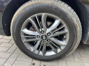 Black Hyundai ix35 2015 in Taurage, with an engine capacity of 1.69 L and mileage of 268 thousand km for 6400 €, photo 15 on AUTOMOTO.COM.LV