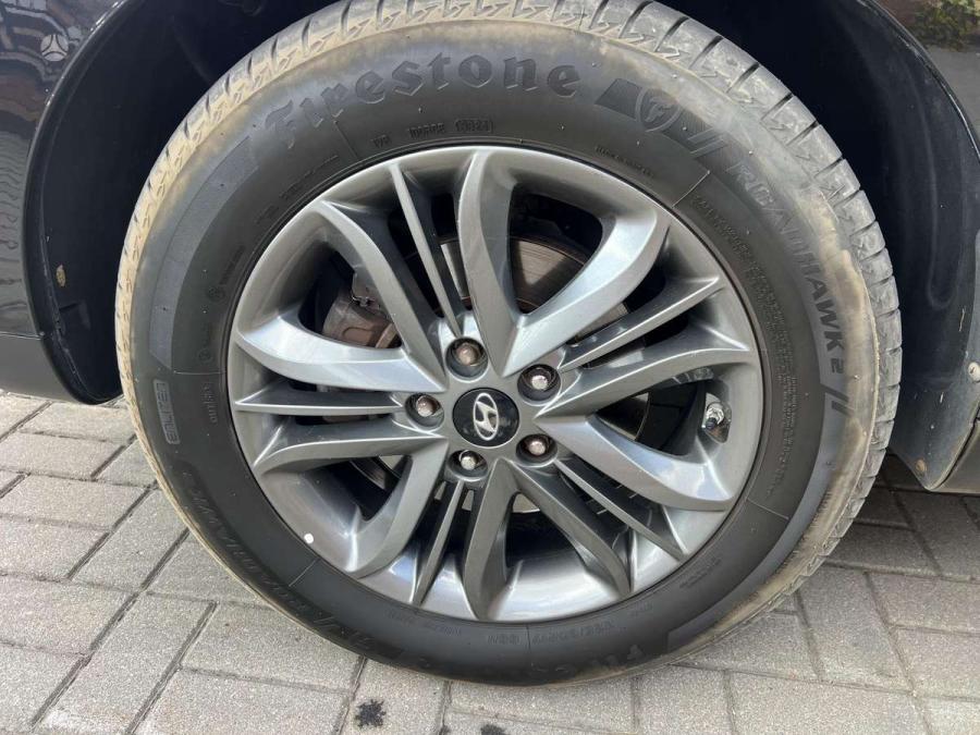 Black Hyundai ix35 2015 in Taurage, with an engine capacity of 1.69 L and mileage of 268 thousand km for 6400 €, photo 15 on AUTOMOTO.COM.LV