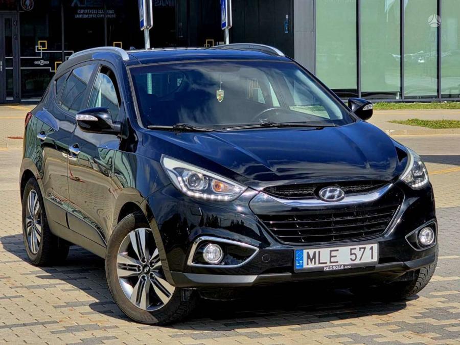 Black Hyundai ix35 2015 in Siauliai, with an engine capacity of 2.00 L and mileage of 265 thousand km for 7500 €, photo 3 on AUTOMOTO.COM.LV