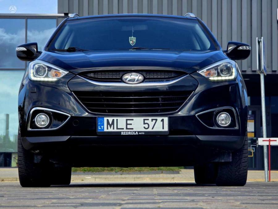 Black Hyundai ix35 2015 in Siauliai, with an engine capacity of 2.00 L and mileage of 265 thousand km for 7500 €, photo 6 on AUTOMOTO.COM.LV