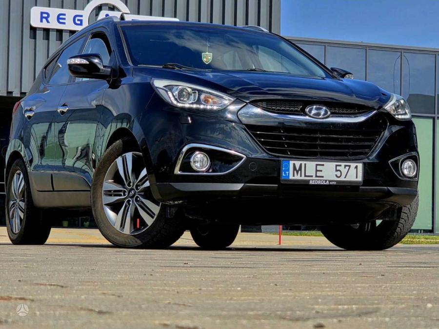 Black Hyundai ix35 2015 in Siauliai, with an engine capacity of 2.00 L and mileage of 265 thousand km for 7500 €, photo 7 on AUTOMOTO.COM.LV