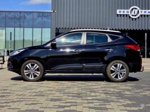 Black Hyundai ix35 2015 in Siauliai, with an engine capacity of 2.00 L and mileage of 265 thousand km for 7500 €, photo 8 on AUTOMOTO.COM.LV