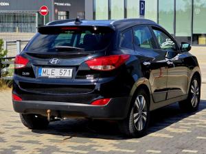 Black Hyundai ix35 2015 in Siauliai, with an engine capacity of 2.00 L and mileage of 265 thousand km for 7500 €, photo 10 on AUTOMOTO.COM.LV