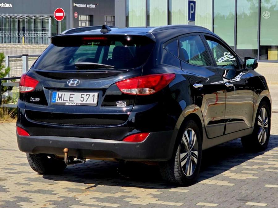 Black Hyundai ix35 2015 in Siauliai, with an engine capacity of 2.00 L and mileage of 265 thousand km for 7500 €, photo 10 on AUTOMOTO.COM.LV