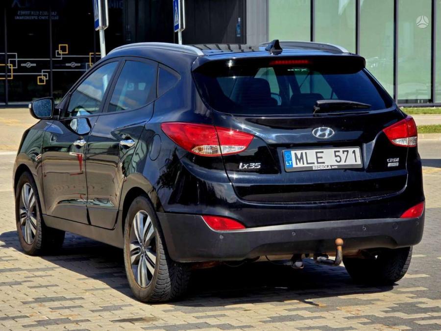 Black Hyundai ix35 2015 in Siauliai, with an engine capacity of 2.00 L and mileage of 265 thousand km for 7500 €, photo 11 on AUTOMOTO.COM.LV