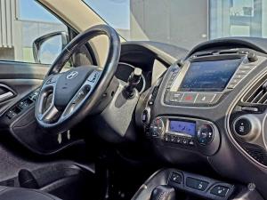 Black Hyundai ix35 2015 in Siauliai, with an engine capacity of 2.00 L and mileage of 265 thousand km for 7500 €, photo 14 on AUTOMOTO.COM.LV