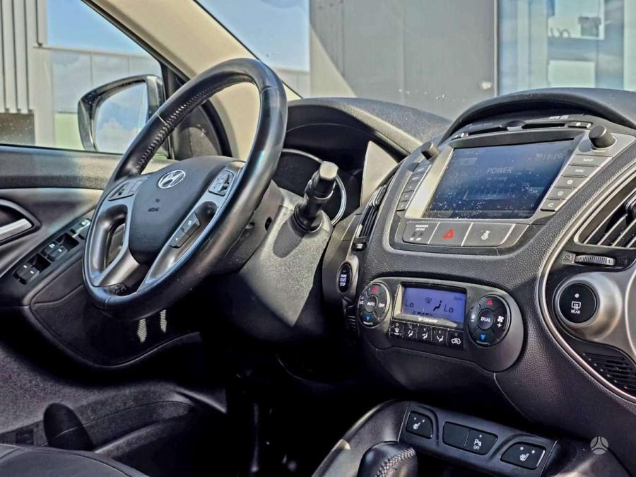 Black Hyundai ix35 2015 in Siauliai, with an engine capacity of 2.00 L and mileage of 265 thousand km for 7500 €, photo 14 on AUTOMOTO.COM.LV