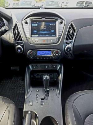 Black Hyundai ix35 2015 in Siauliai, with an engine capacity of 2.00 L and mileage of 265 thousand km for 7500 €, photo 16 on AUTOMOTO.COM.LV