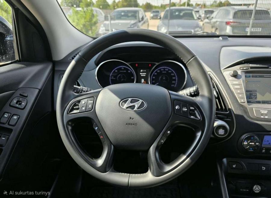 Black Hyundai ix35 2015 in Siauliai, with an engine capacity of 2.00 L and mileage of 265 thousand km for 7500 €, photo 17 on AUTOMOTO.COM.LV