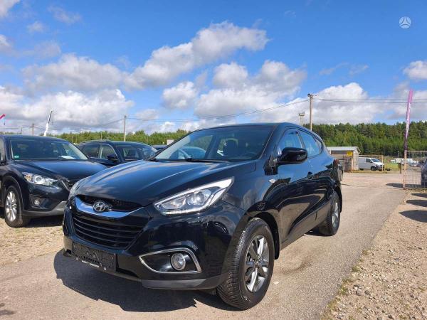Black Hyundai ix35 2015 in Vilnius, with an engine capacity of 2.00 L and mileage of 293 thousand km for 7950 €, photo 1 on AUTOMOTO.COM.LV