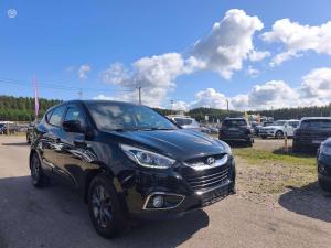 Black Hyundai ix35 2015 in Vilnius, with an engine capacity of 2.00 L and mileage of 293 thousand km for 7950 €, photo 4 on AUTOMOTO.COM.LV