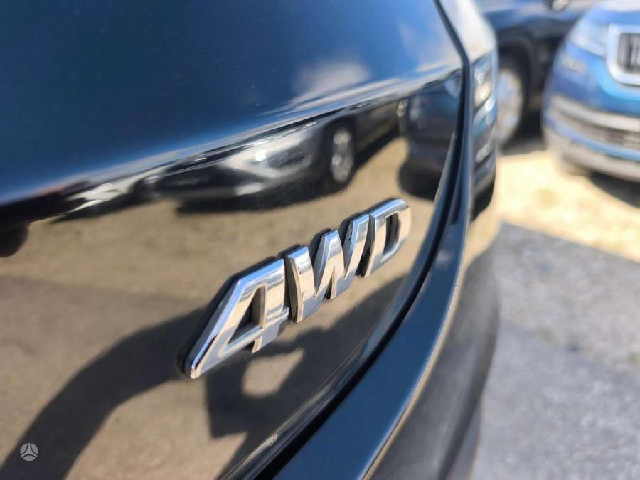 Black Hyundai ix35 2015 in Vilnius, with an engine capacity of 2.00 L and mileage of 293 thousand km for 7950 €, photo 8 on AUTOMOTO.COM.LV