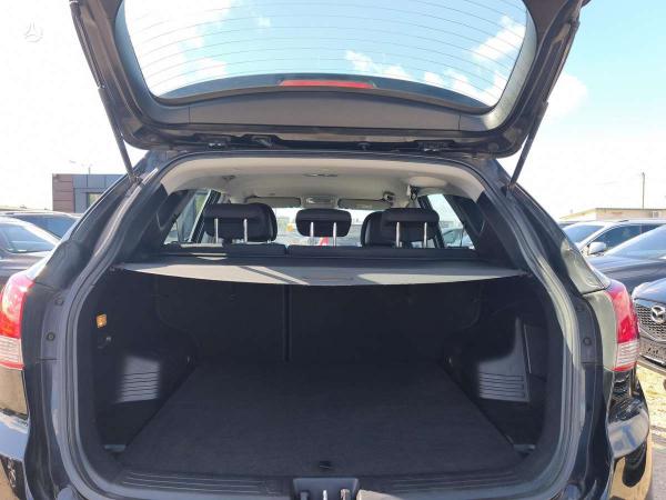 Black Hyundai ix35 2015 in Vilnius, with an engine capacity of 2.00 L and mileage of 293 thousand km for 7950 €, photo 9 on AUTOMOTO.COM.LV