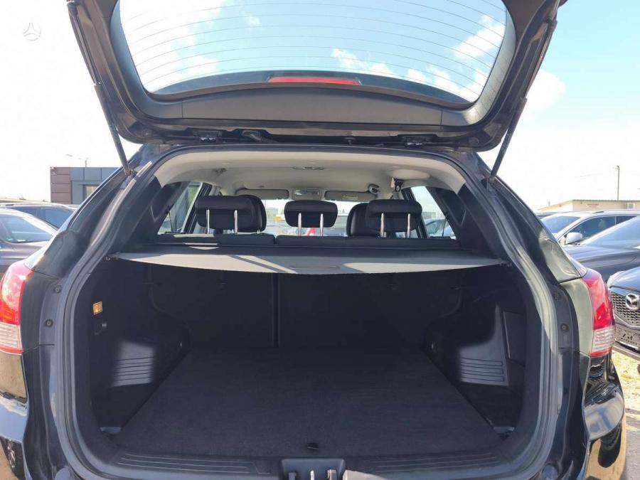 Black Hyundai ix35 2015 in Vilnius, with an engine capacity of 2.00 L and mileage of 293 thousand km for 7950 €, photo 9 on AUTOMOTO.COM.LV
