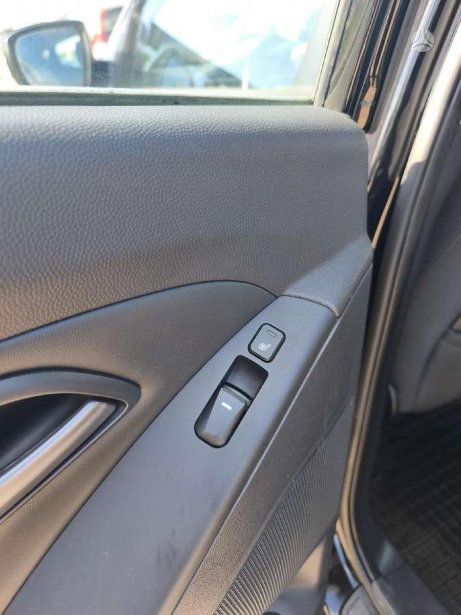 Black Hyundai ix35 2015 in Vilnius, with an engine capacity of 2.00 L and mileage of 293 thousand km for 7950 €, photo 12 on AUTOMOTO.COM.LV