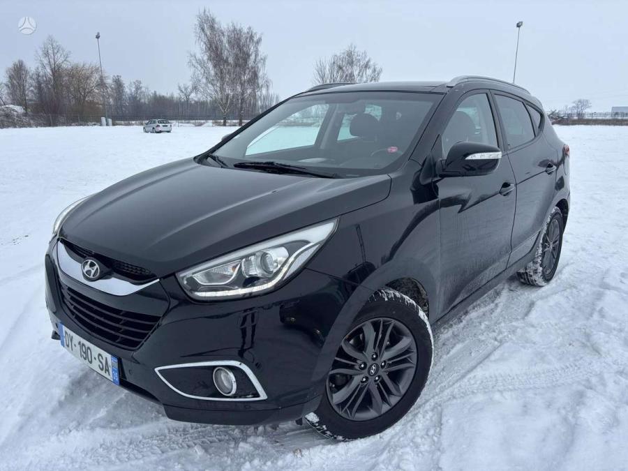 Black Hyundai ix35 2016 in Marijampole, with an engine capacity of 1.69 L and mileage of 274 thousand km for 6250 €, photo 1 on AUTOMOTO.COM.LV
