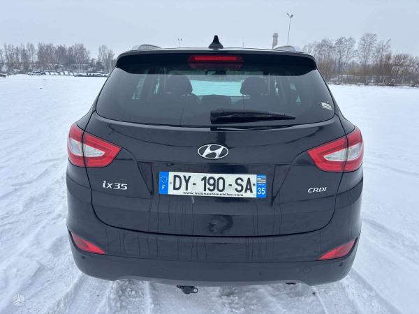 Black Hyundai ix35 2016 in Marijampole, with an engine capacity of 1.69 L and mileage of 274 thousand km for 6250 €, photo 5 on AUTOMOTO.COM.LV