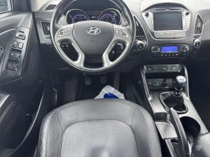 Black Hyundai ix35 2016 in Marijampole, with an engine capacity of 1.69 L and mileage of 274 thousand km for 6250 €, photo 9 on AUTOMOTO.COM.LV