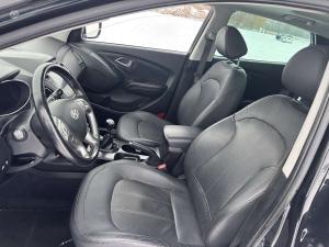Black Hyundai ix35 2016 in Marijampole, with an engine capacity of 1.69 L and mileage of 274 thousand km for 6250 €, photo 11 on AUTOMOTO.COM.LV