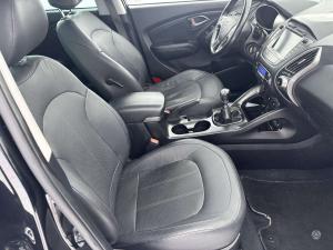 Black Hyundai ix35 2016 in Marijampole, with an engine capacity of 1.69 L and mileage of 274 thousand km for 6250 €, photo 17 on AUTOMOTO.COM.LV