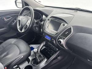 Black Hyundai ix35 2016 in Marijampole, with an engine capacity of 1.69 L and mileage of 274 thousand km for 6250 €, photo 18 on AUTOMOTO.COM.LV