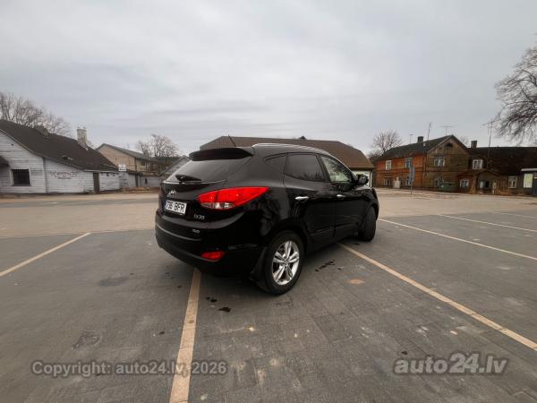 Black Hyundai ix35 2011 in Parnu, with an engine capacity of 2.00 L and mileage of 187 thousand km for 4500 €, photo 4 on AUTOMOTO.COM.LV