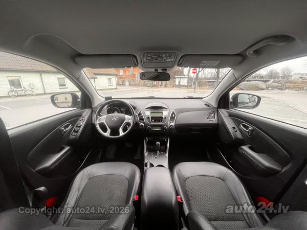 Black Hyundai ix35 2011 in Parnu, with an engine capacity of 2.00 L and mileage of 187 thousand km for 4500 €, photo 7 on AUTOMOTO.COM.LV