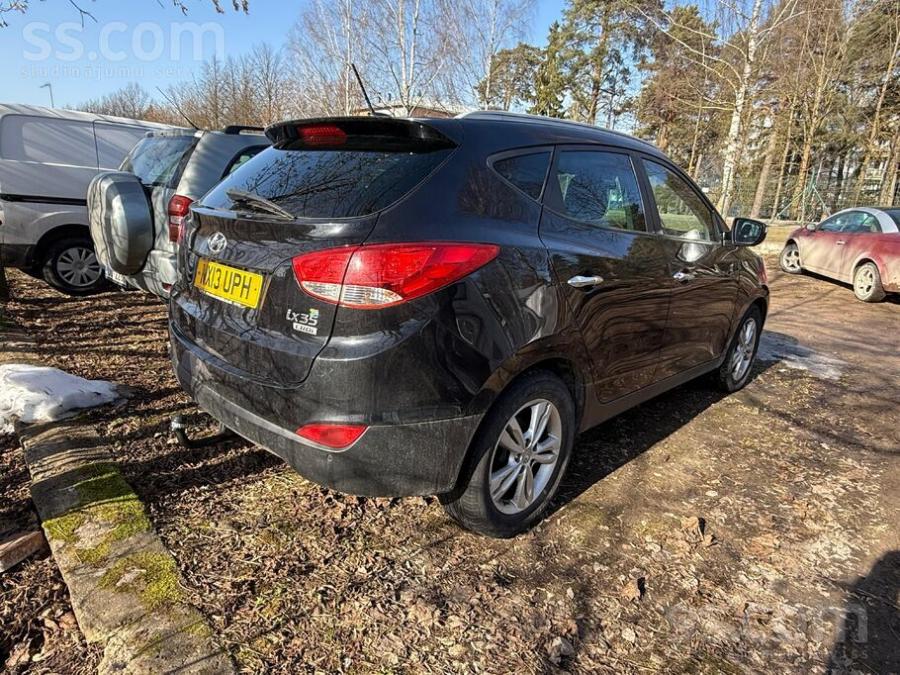 Melns Hyundai ix35 2013 Ogre, ar dzinēja tilpumu 1.70 L un nobraukumu 168 tūkst. km par 2850 €, foto 4 vietnē AUTOMOTO.COM.LV