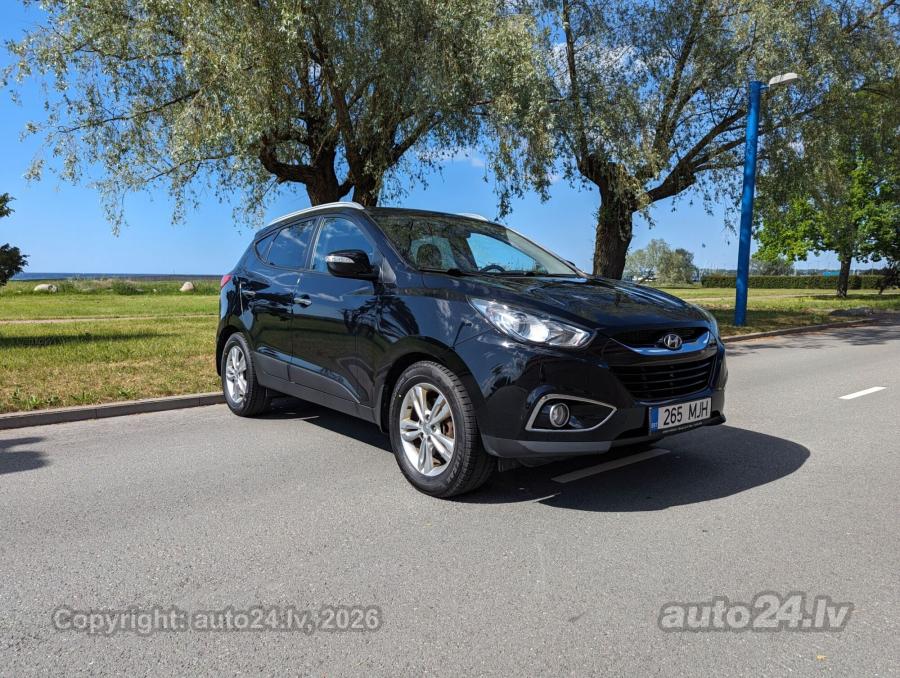 Black Hyundai ix35 2013 in Tallinn, with an engine capacity of 2.00 L and mileage of 66 thousand km for 5999 €, photo 1 on AUTOMOTO.COM.LV