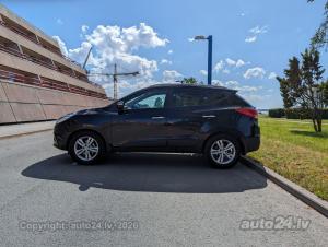 Black Hyundai ix35 2013 in Tallinn, with an engine capacity of 2.00 L and mileage of 66 thousand km for 5999 €, photo 5 on AUTOMOTO.COM.LV