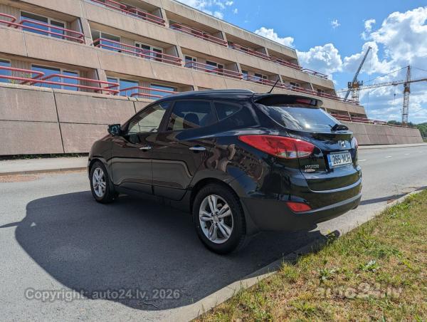 Hyundai ix35 2013 in Tallinn on AUTOMOTO.COM.LV Black Hyundai ix35 2013 in Tallinn, with an engine capacity of 2.00 L and mileage of 66 thousand km for 5999 €, photo 6 on AUTOMOTO.COM.LV