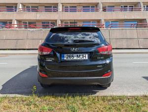 Black Hyundai ix35 2013 in Tallinn, with an engine capacity of 2.00 L and mileage of 66 thousand km for 5999 €, photo 7 on AUTOMOTO.COM.LV